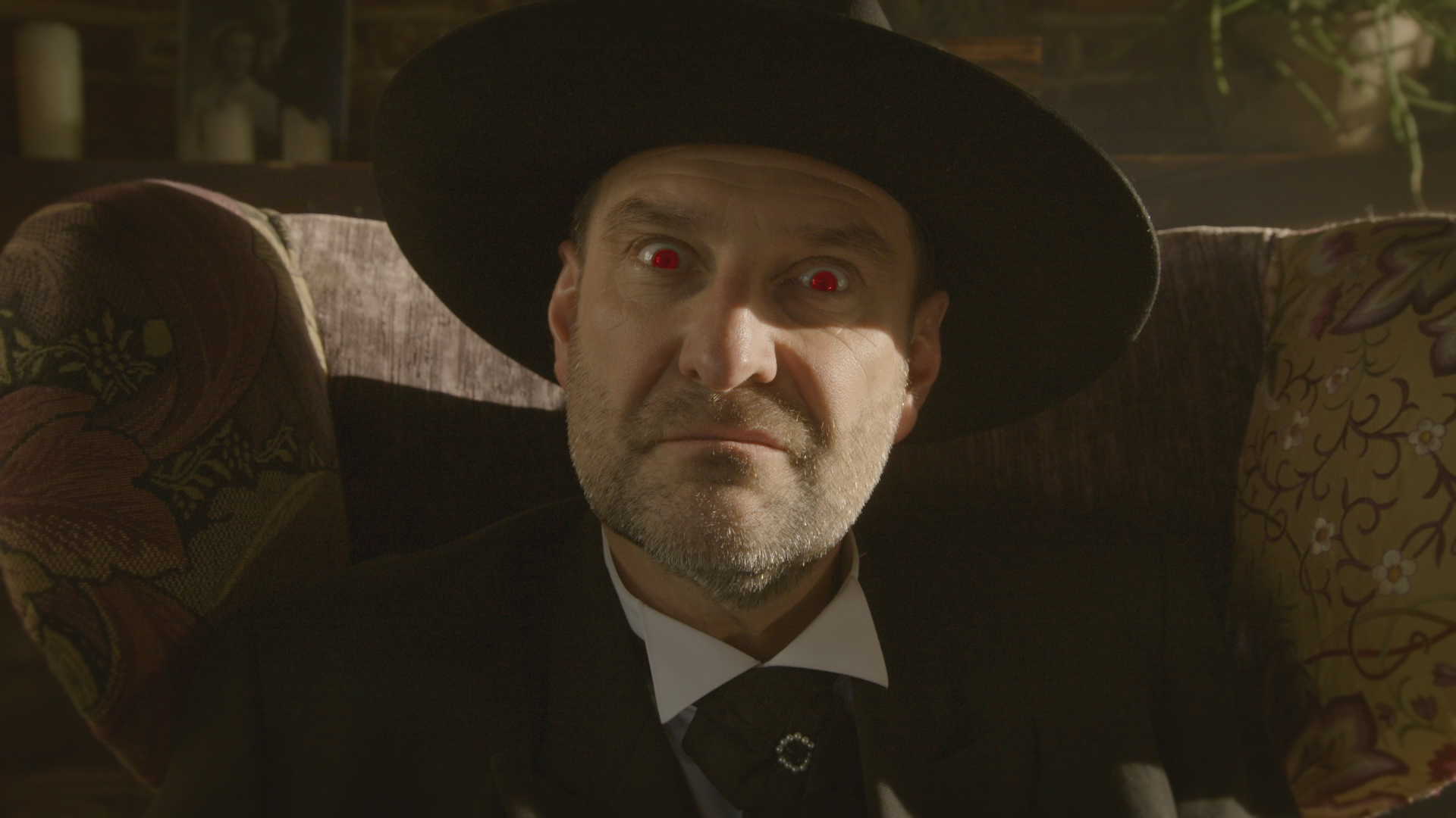 Lucifer - Studio 100 GO